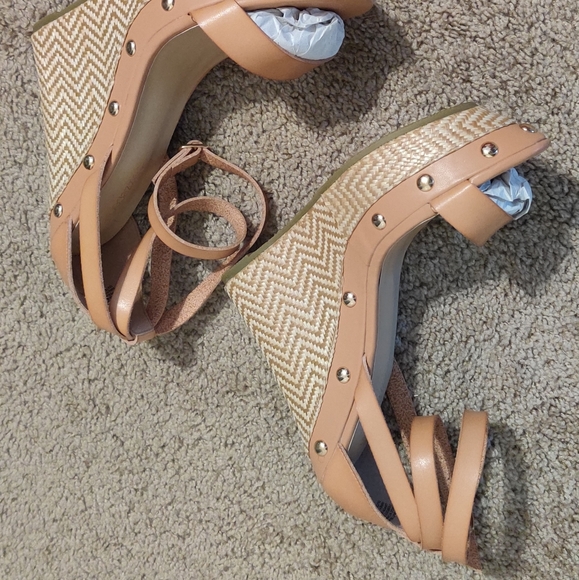 Shoe Dazzle | Shoes | Cream And Tan Veyda Wedges | Poshmark